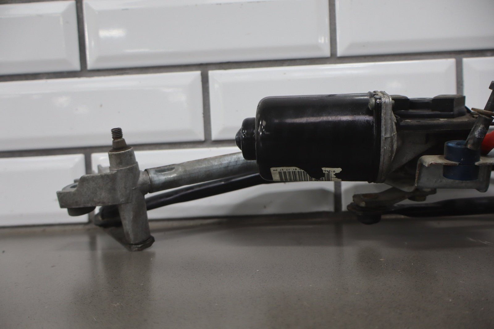 2004 Pontiac GTO Front Wiper Motor & Transmission OEM – J & J Auto Wrecking