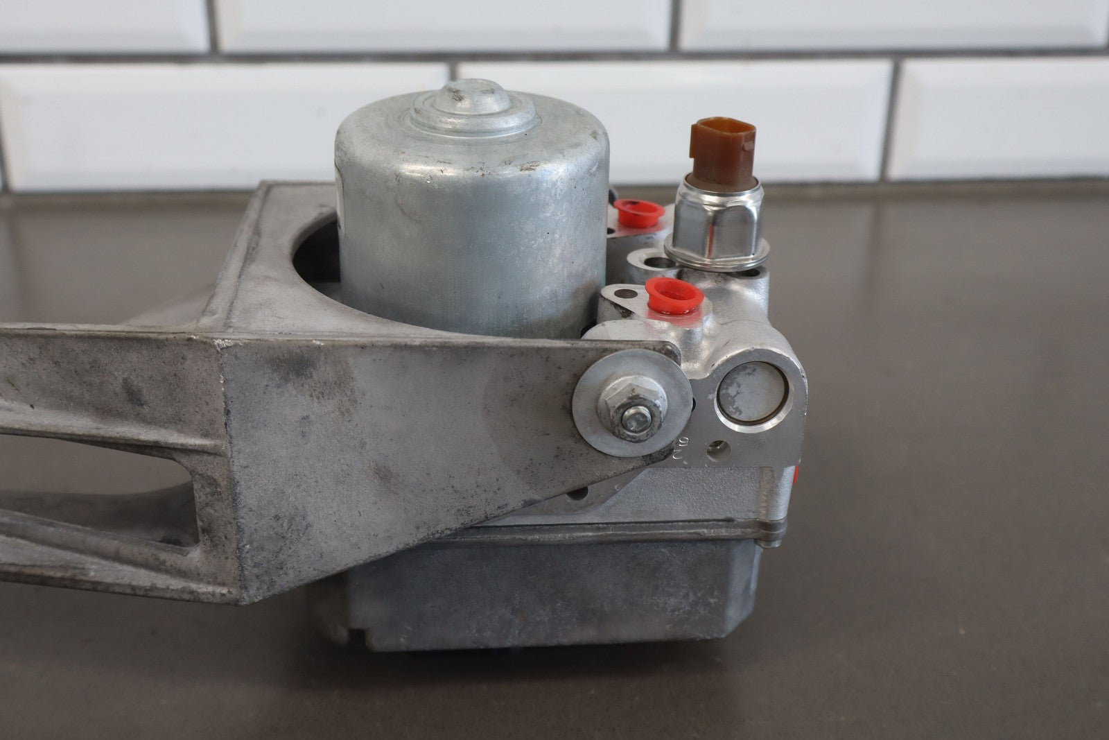 2005-2008 C6 Corvette ABS Anti Lock Brake Pump Module & Bracket – J & J ...