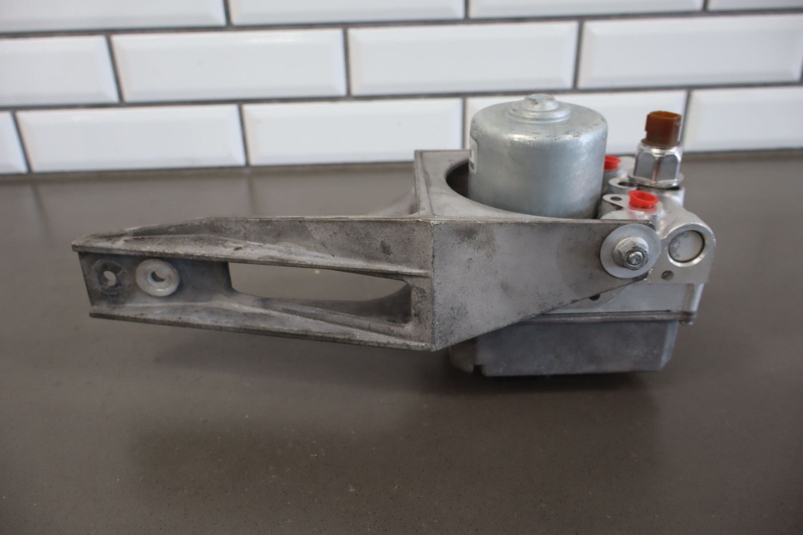 2005-2008 C6 Corvette ABS Anti Lock Brake Pump Module & Bracket – J & J ...