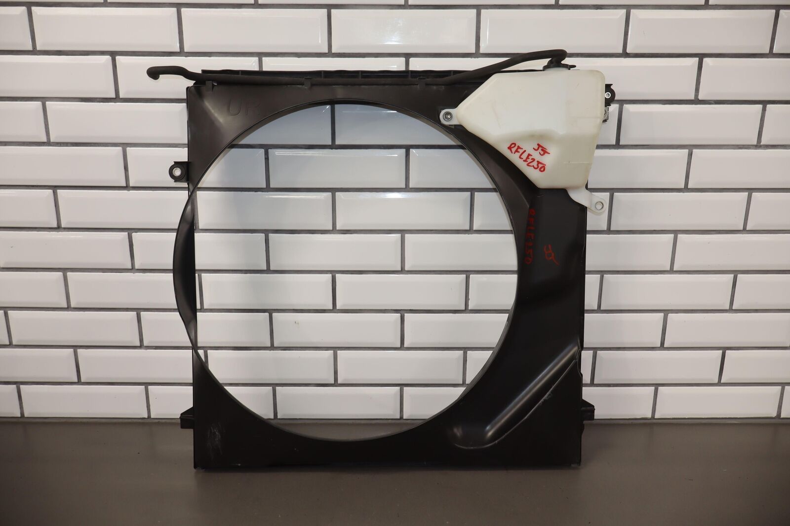 10-23 Lexus GX460 Engine Cooling Fan Shroud W/Coolant Recovery Bottle ...