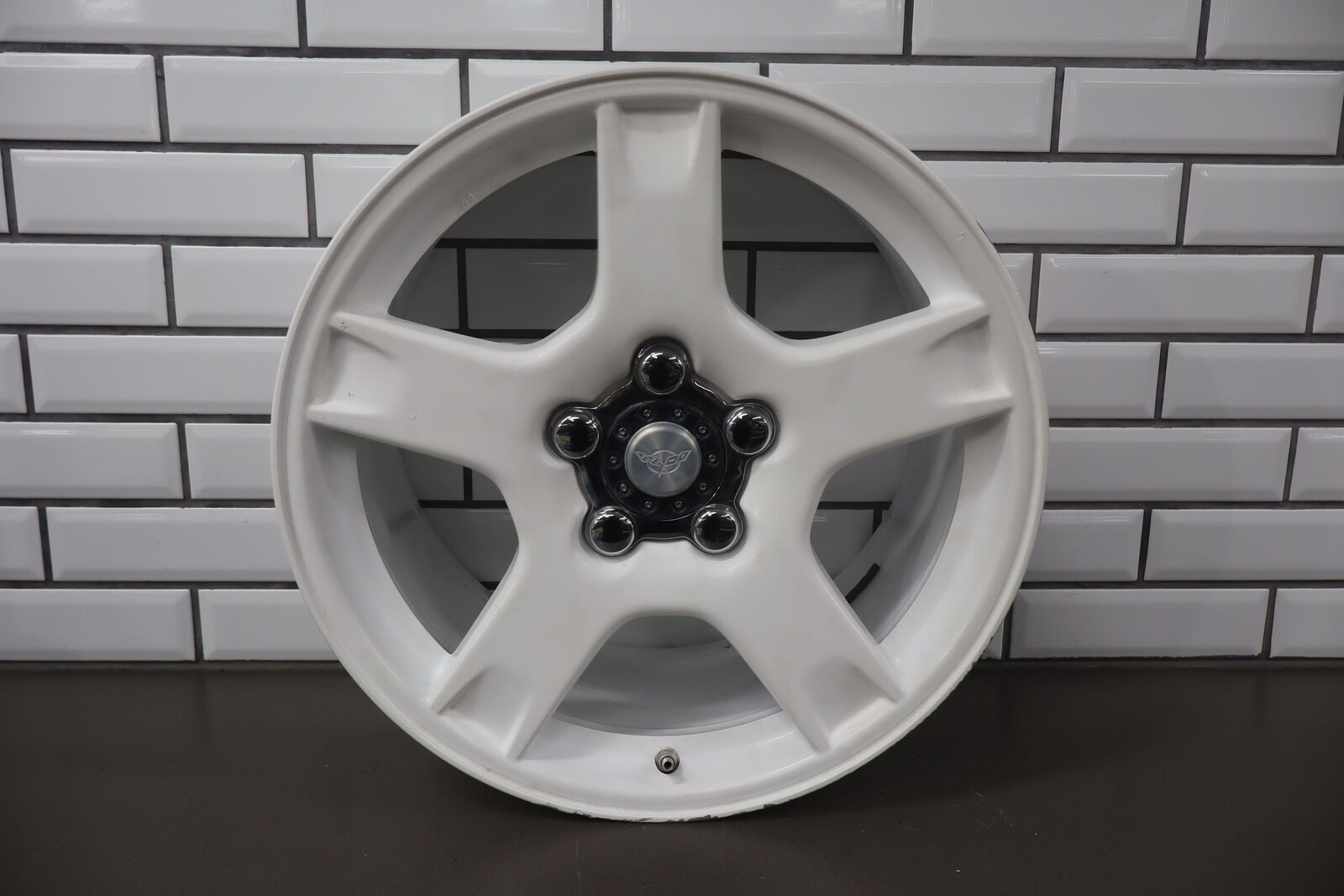 97-99 C5 Corvette Single (1) 18x9.5 Rear 5 Spoke Wheel & Center Cap Wh ...