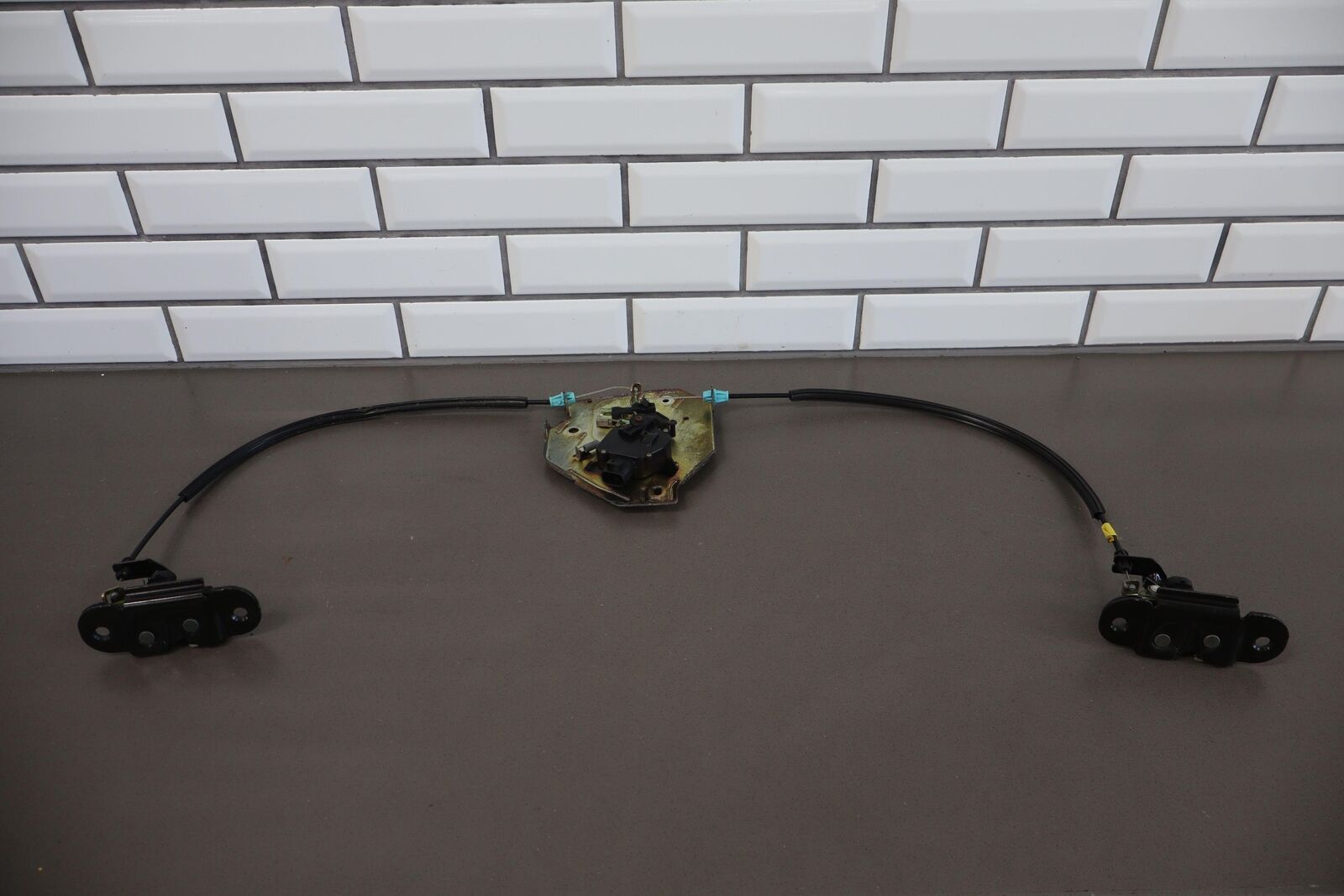 03-09 Hummer H2 Pair LH&RH Rear Hatch Lift Gate Hinges W/ Lock & Cables ...