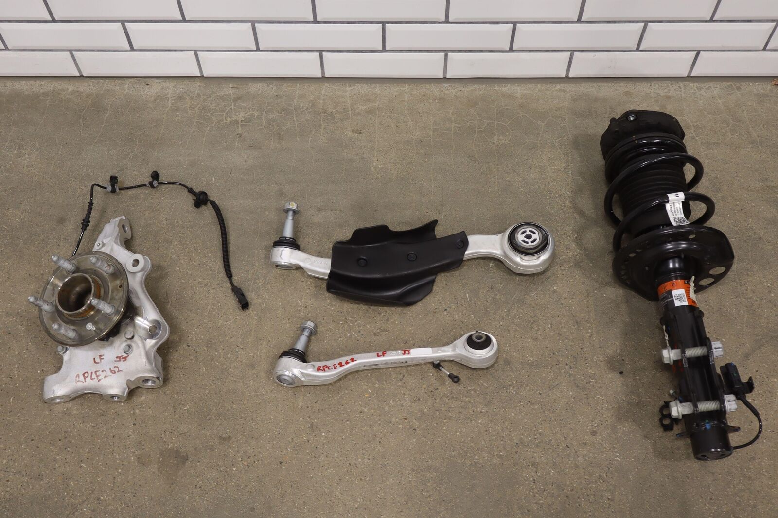 16-23 Chevy Camaro SS (Magneride-Opt F55) Left Driver Front Knee ...