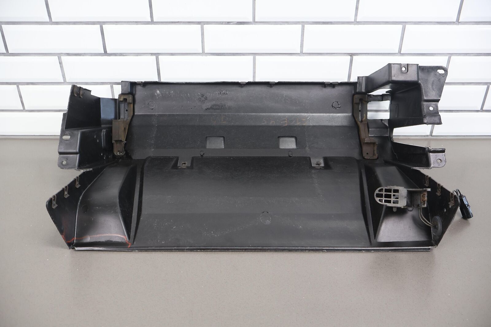 1990-1996 Chevy C4 Corvette Upper Radiator Support & Shroud (10265847 ...