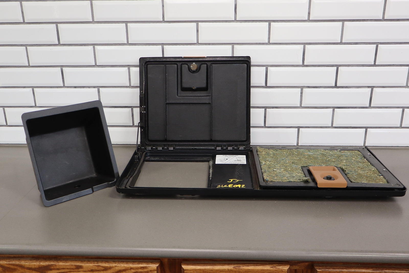 1990 C4 Corvette Rear Hatch Area Cubbies & Doors (Cognac Handle Trims ...