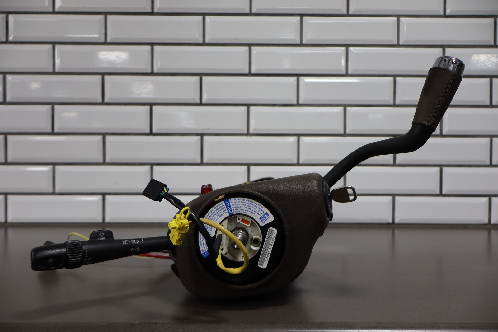 2002 Cadillac Escalade GMT800 Tilt Steering Column with Key/Switches ...